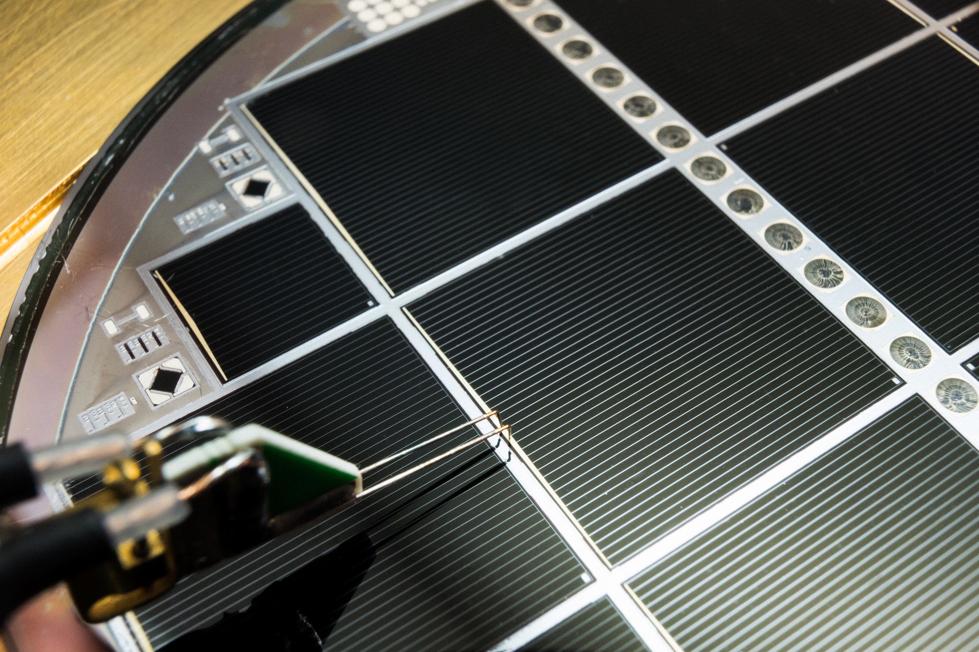 Fraunhofer ISE and EVG set 31.3% efficiency for silicon multi-junction ...