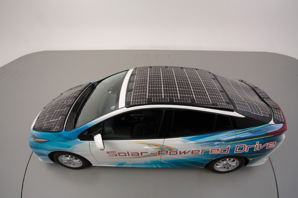 Toyota shows off solar Prius with 860 W output from 34% efficient cells ...