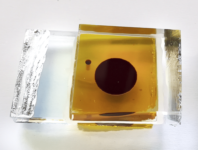 Grätzel solar cell with 13.5% efficiency, high open-circuit voltage ...