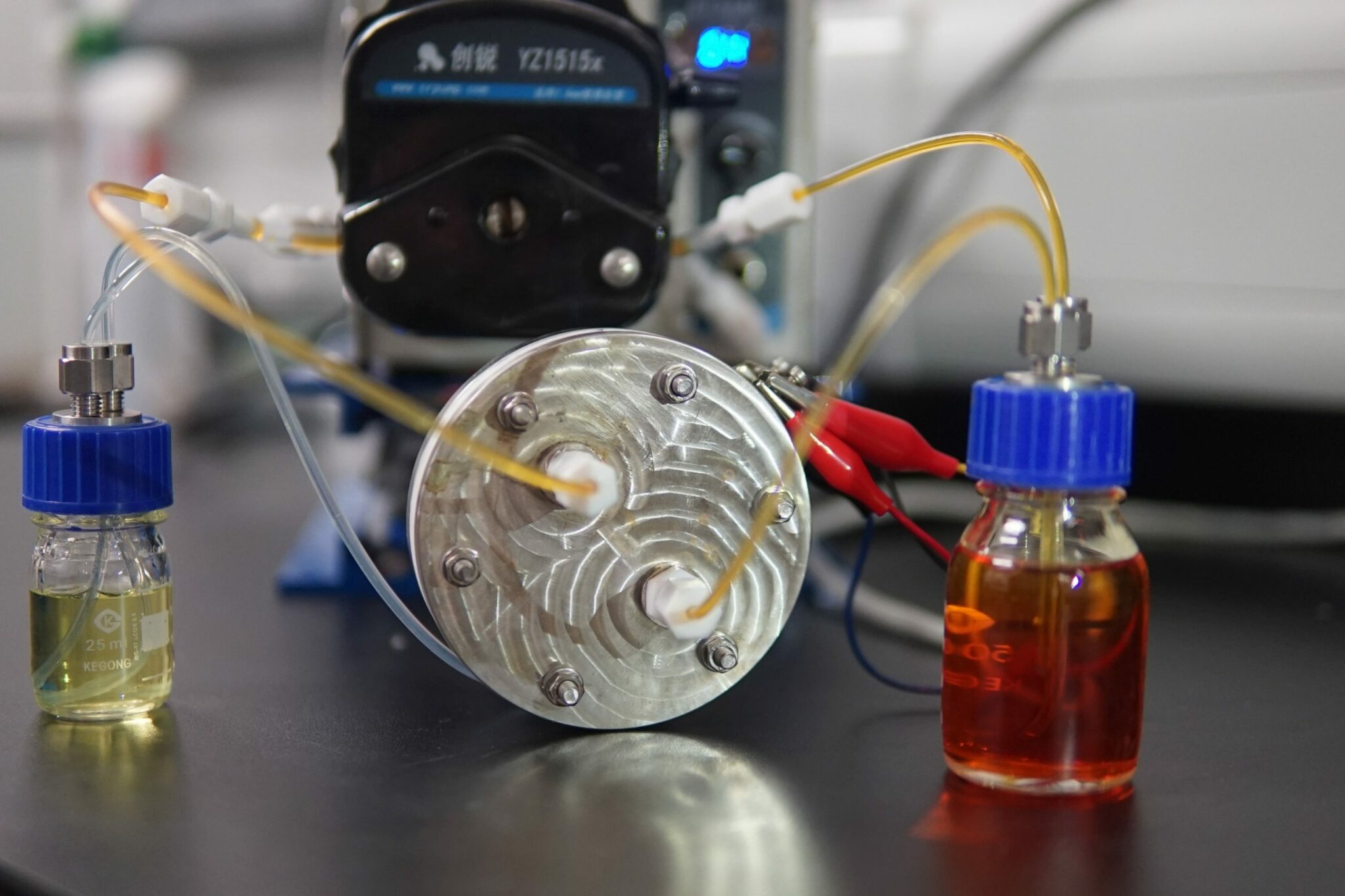 Sulphur-based redox flow battery with 15 consecutive hours of runtime ...