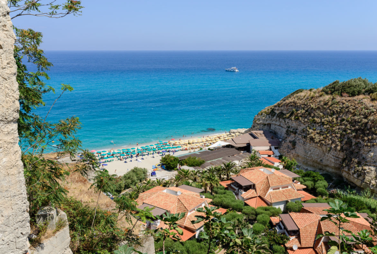 Solar beach umbrella cools you … and your gelato – pv magazine ...