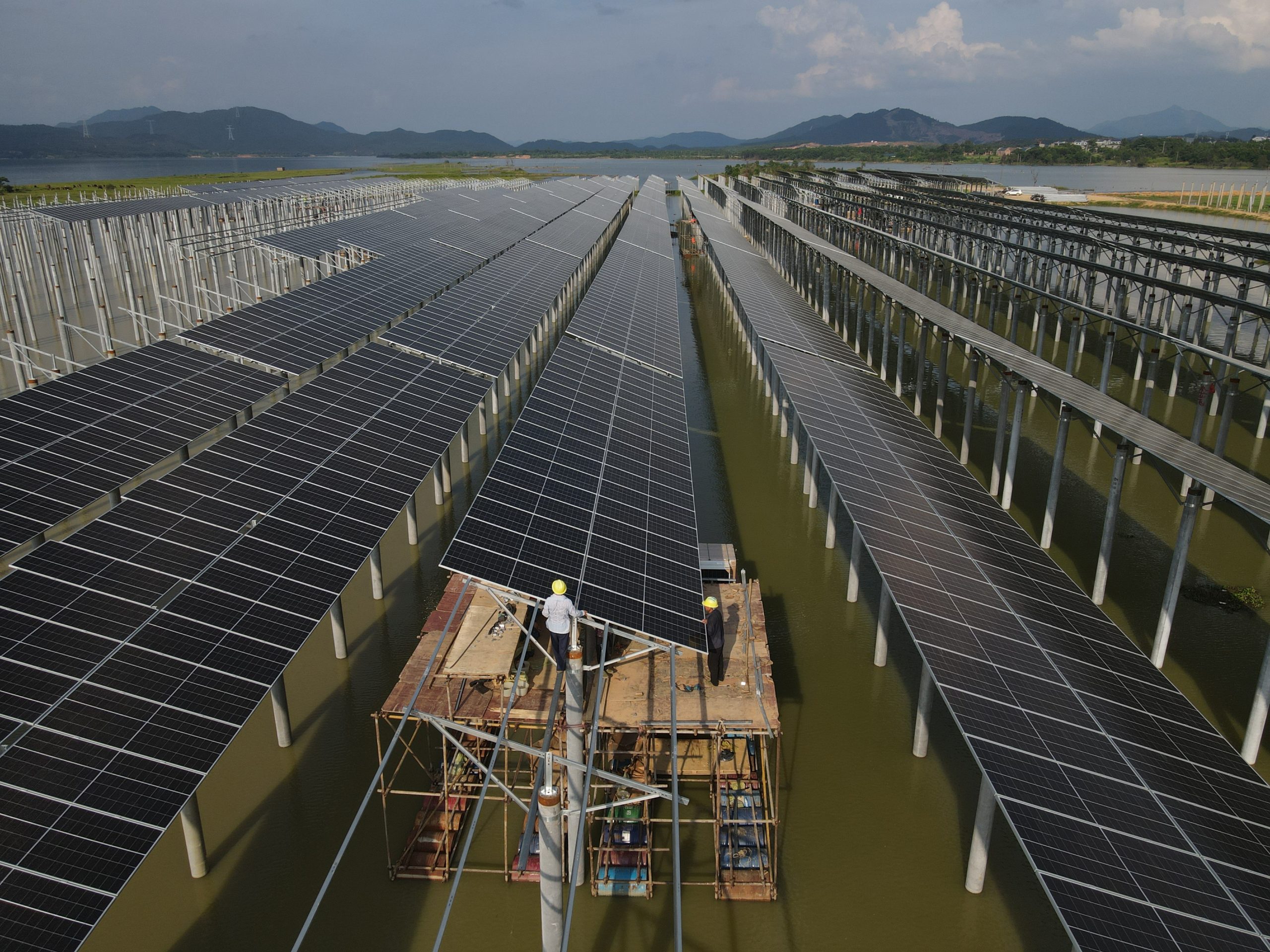 Solar park under construction at Chinese fishery – pv magazine ...