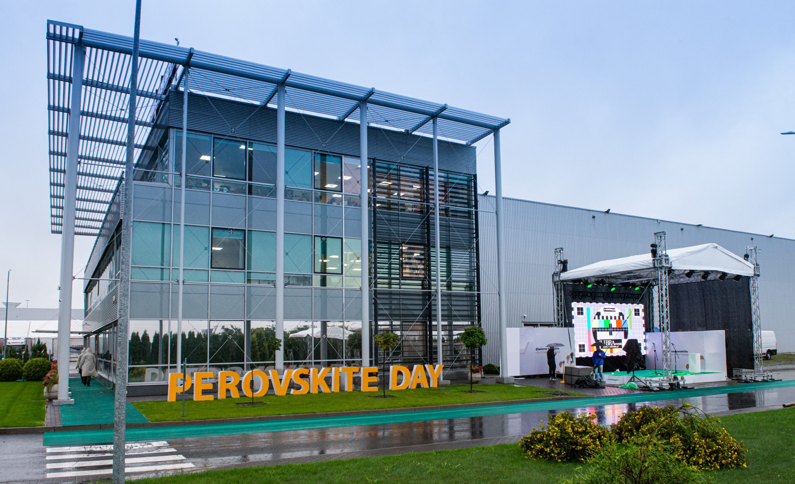 Photovoltaic sunshade based on perovskite solar cells – pv magazine ...