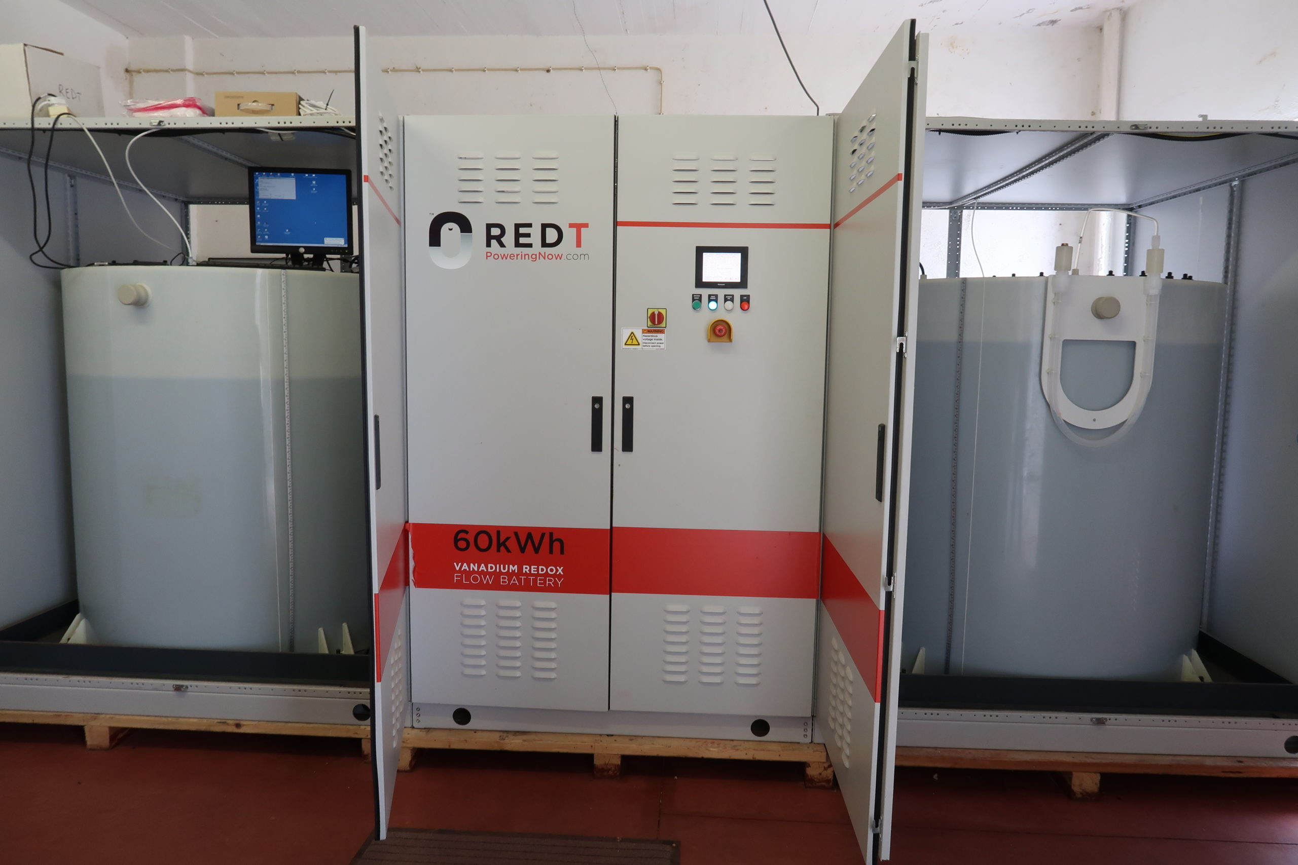 Vanadium redox flow battery to control extreme power ramps in rooftop ...