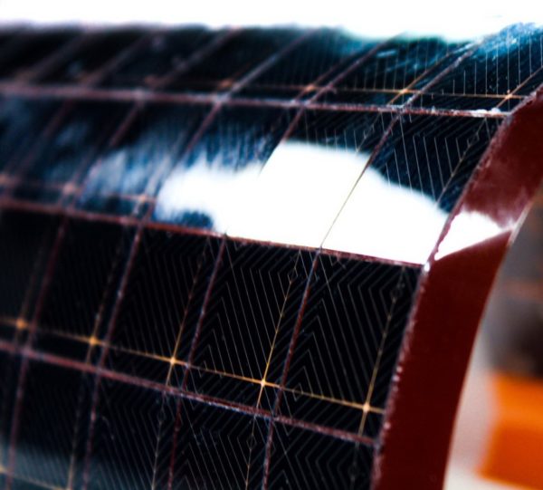 Flexible PV panels based on hyperconnected back-contact solar cells ...