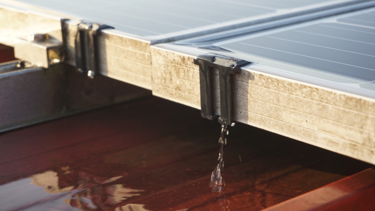 New water-draining device for rooftop PV systems – pv magazine ...