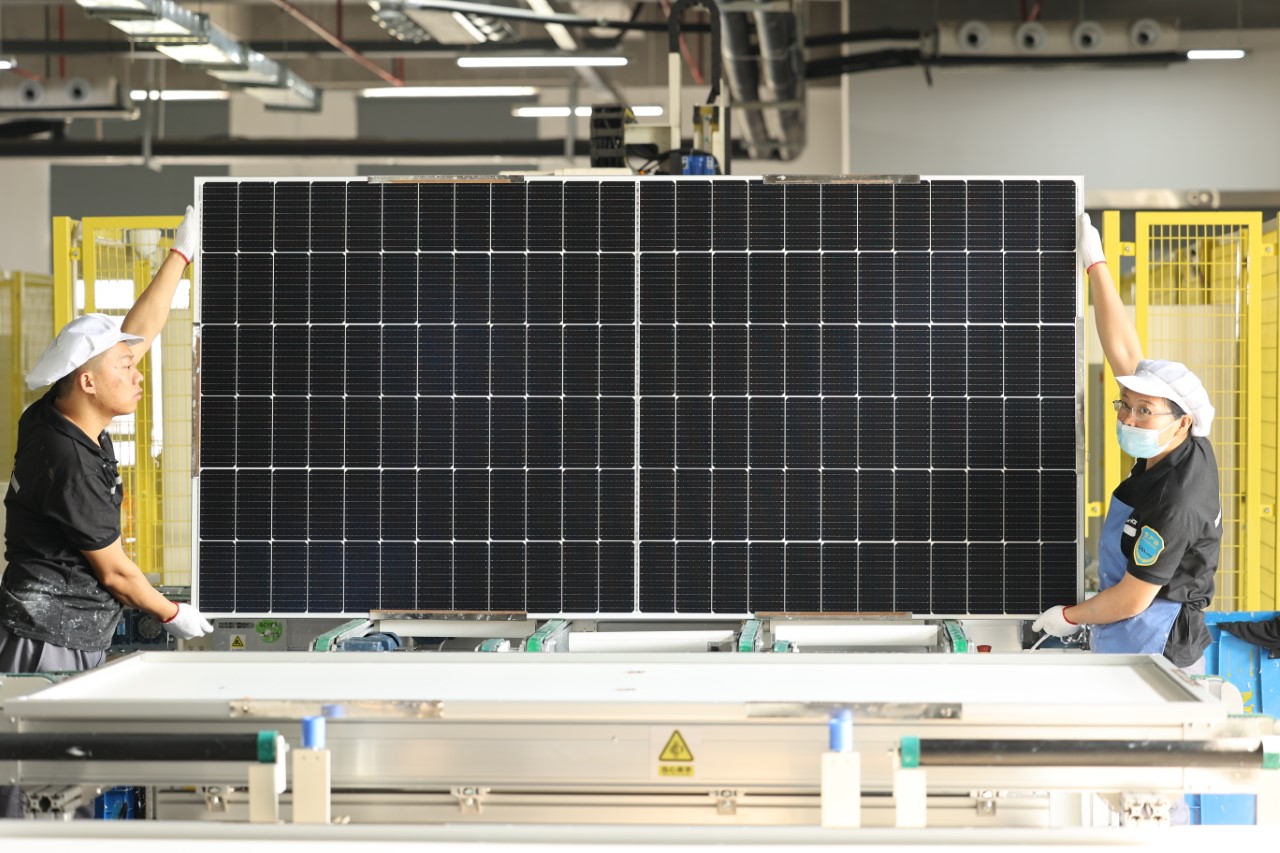 DAH Solar releases 540-555 W solar modules with frameless frontside ...