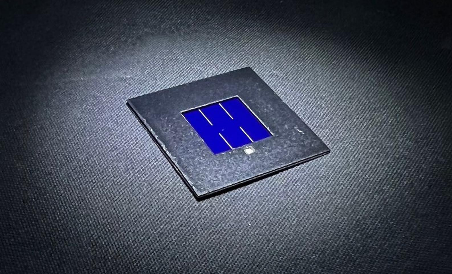 Perovskite-silicon tandem PV cell with textured wafers hits 28.1% ...