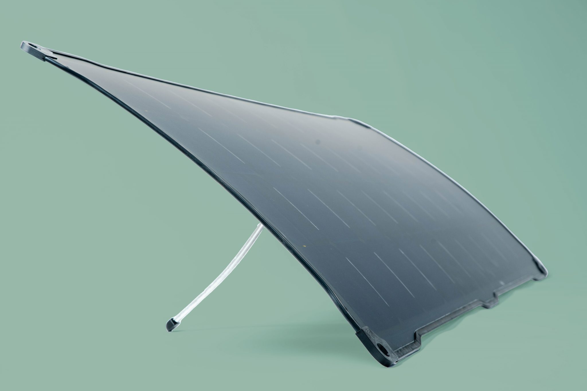 Canadian manufacturer releases carbon-fiber solar panel for boats – pv magazine International