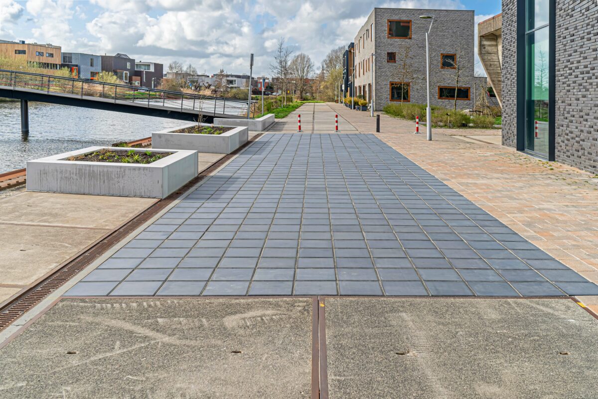 Dutch city installs solar footpath – pv magazine International