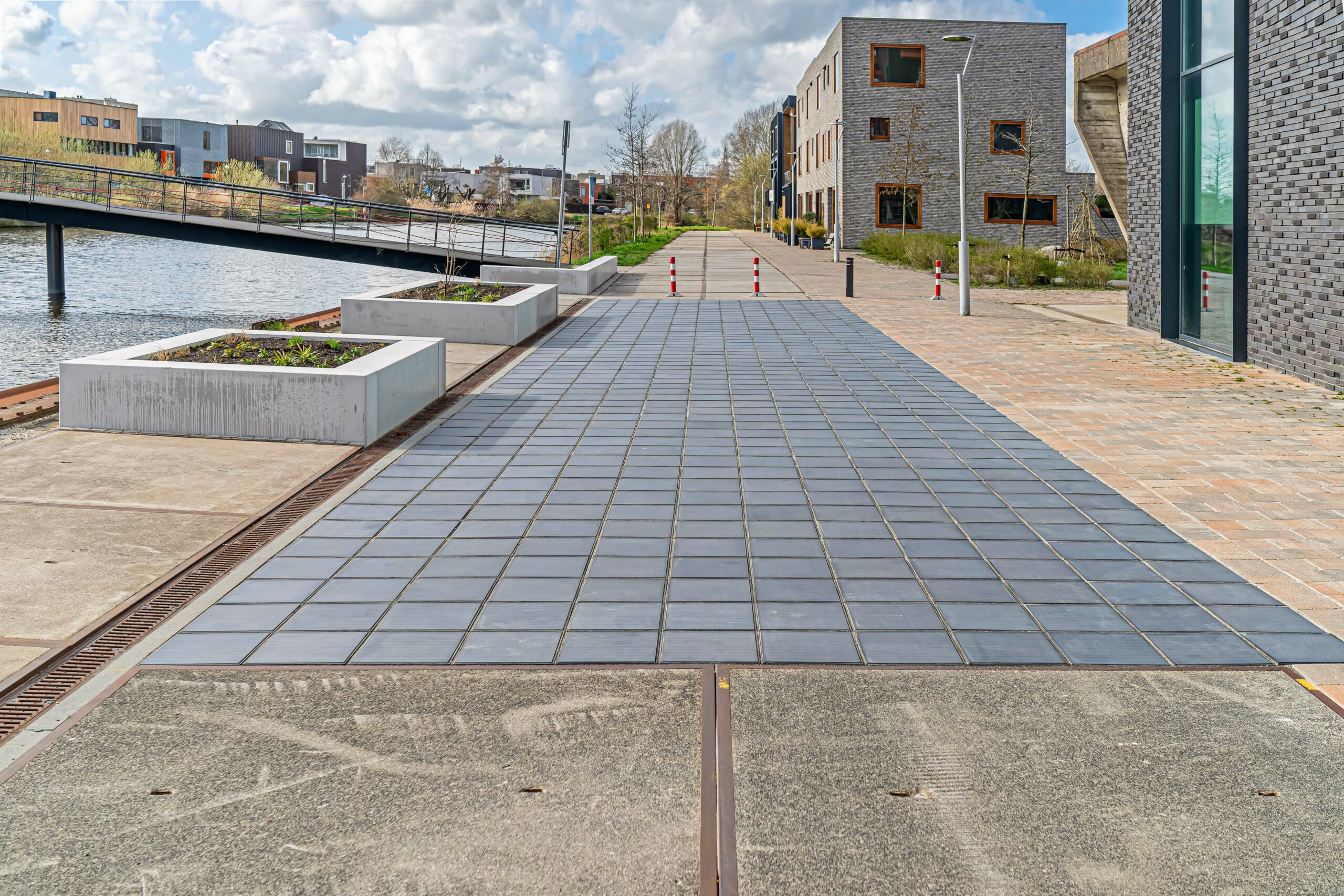 Dutch city installs solar footpath – pv magazine International