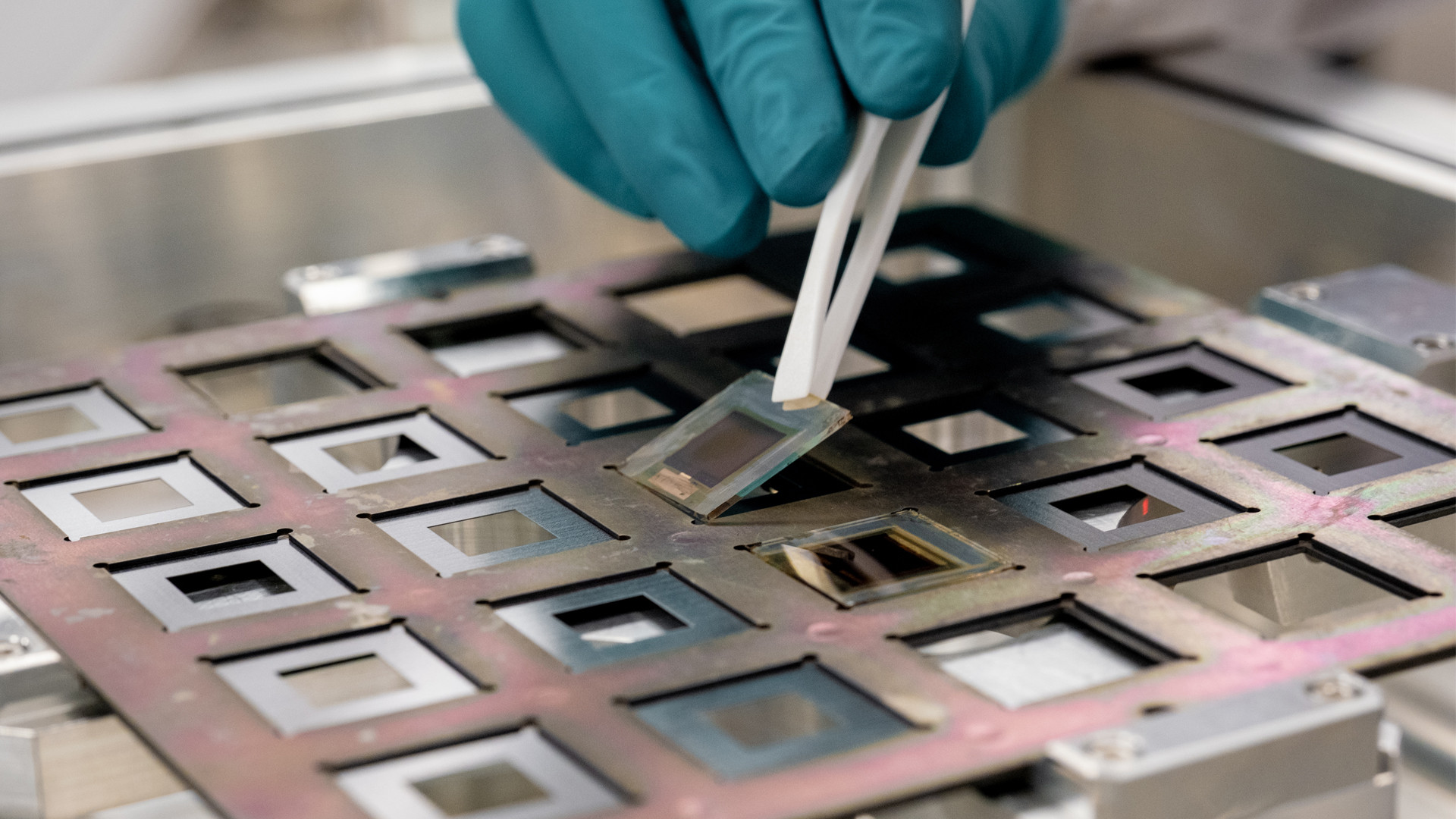 Singapore researchers set 24.35% efficiency record for perovskite PV ...