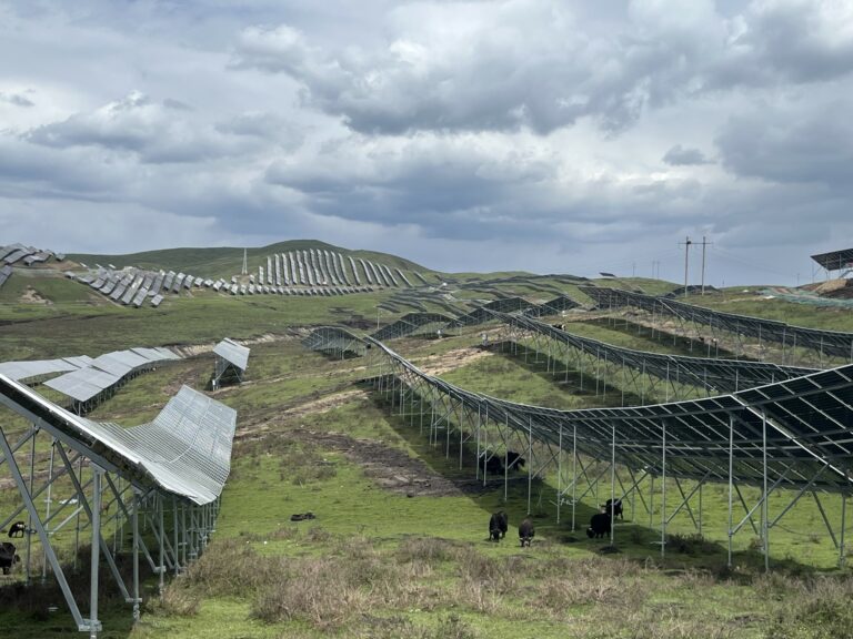 Chinese oil company switches on high-altitude 40 MW solar-plus-storage ...