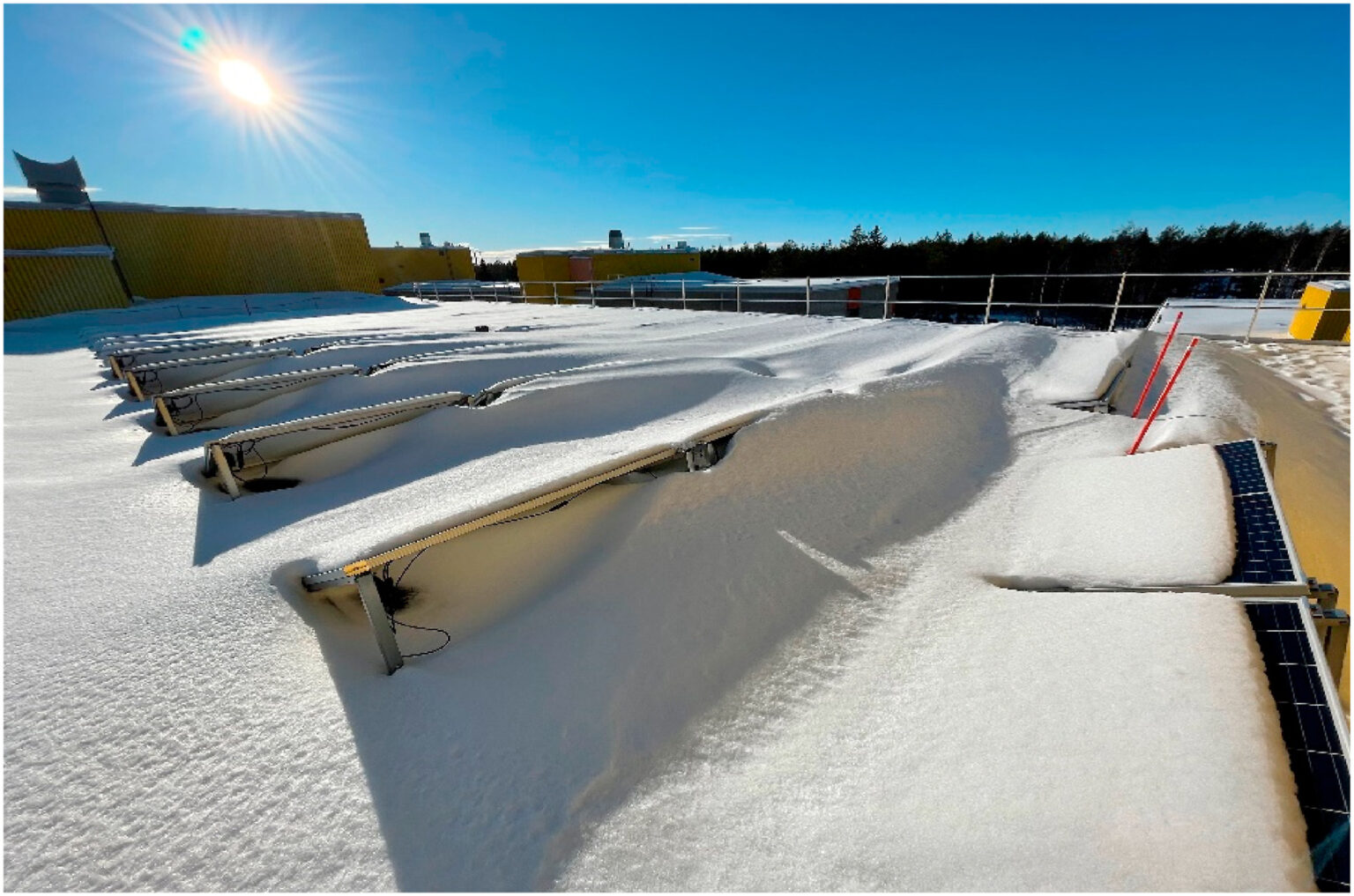 Scientists analyze seasonal performance of rooftop, vertical PV in the ...