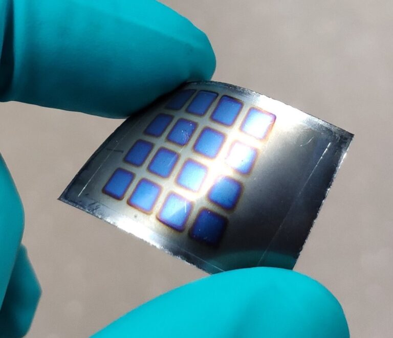 Perovskite-CIGS tandem solar cell based on fexible steel substrate ...