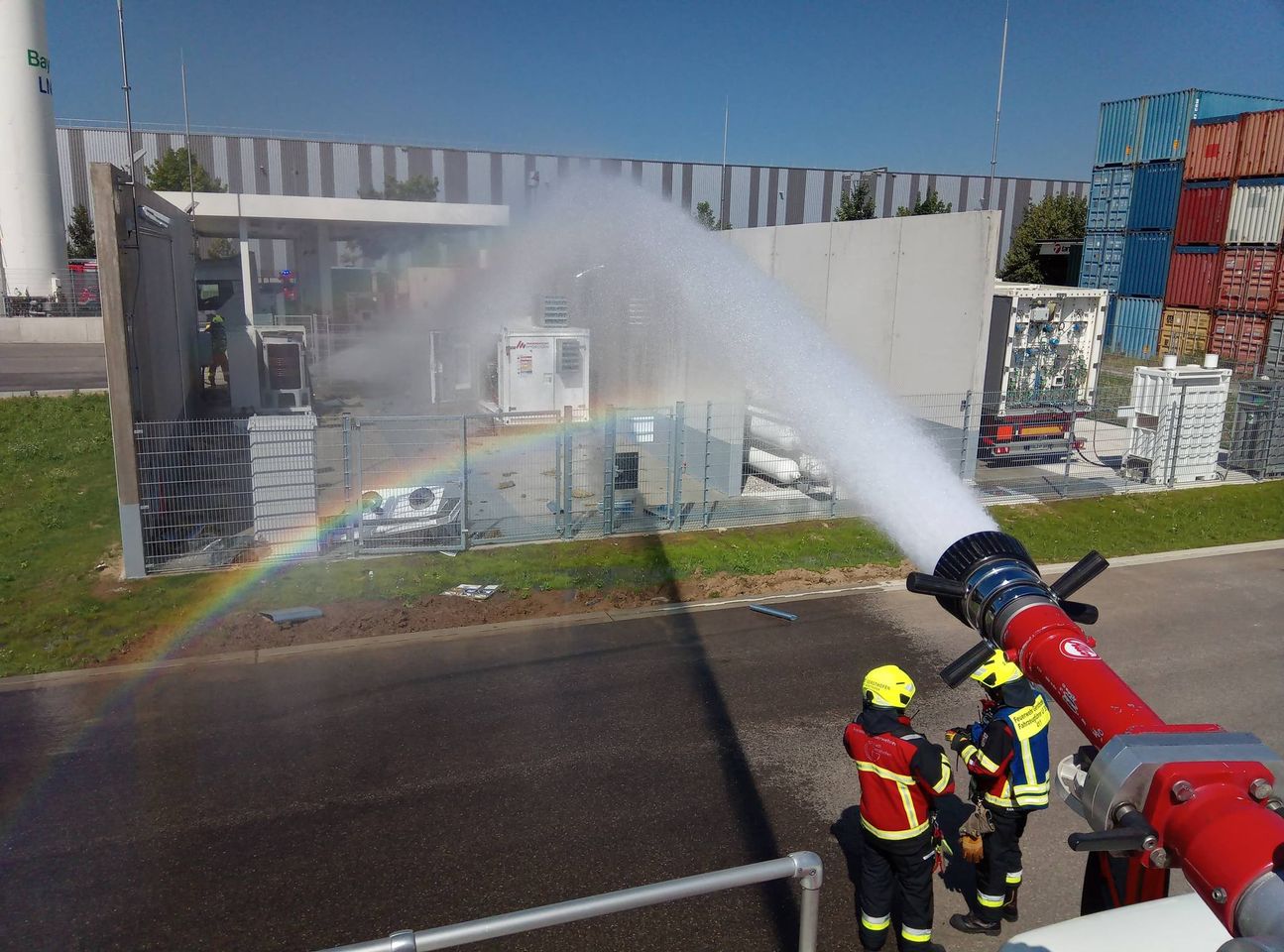 Fire brigade extinguishes fire at new hydrogen refueling station in ...
