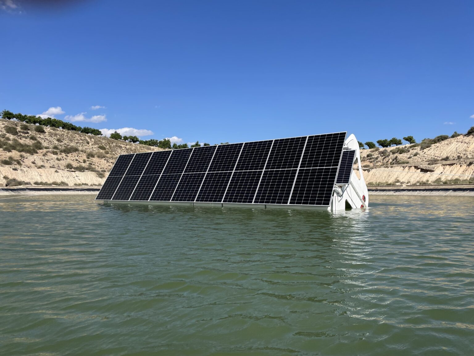 Soltec launches specially designed floating PV tracker – pv magazine ...