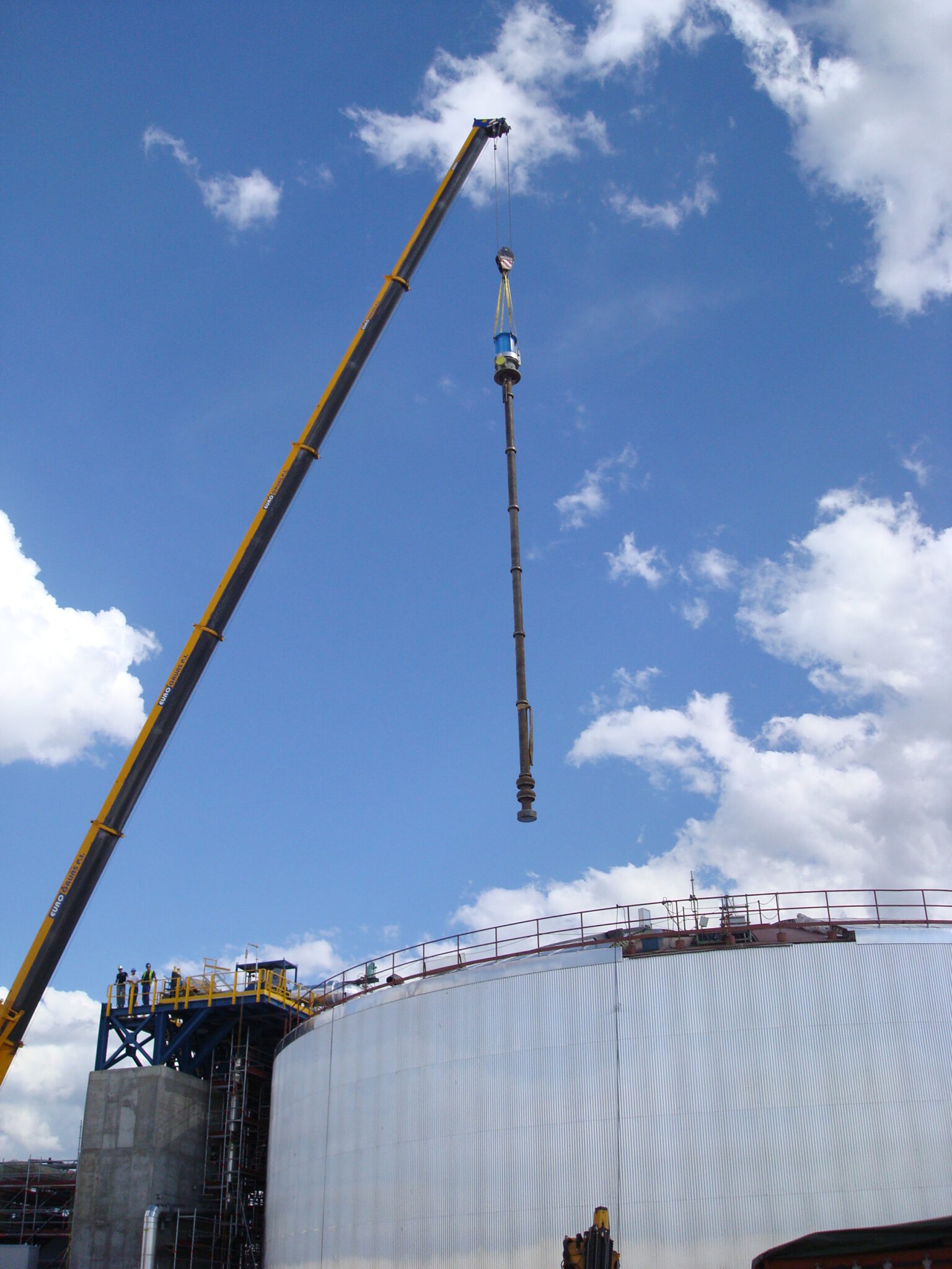 Sulzer supplies molten salt pumps for 100 MW solar tower in China – pv ...