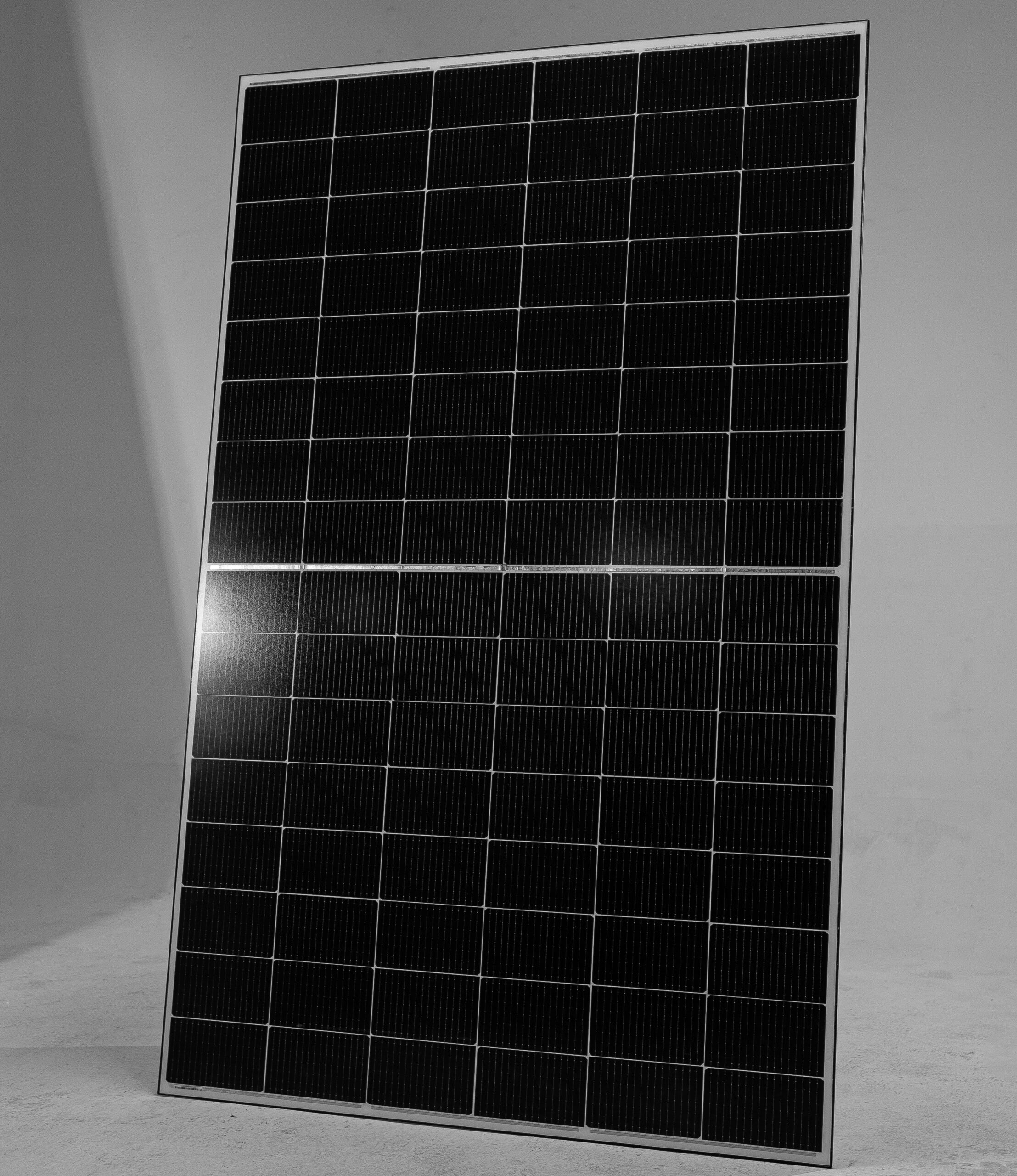 Cando Solar unveils frameless 450 W heterojunction PV panels with 22.6% ...