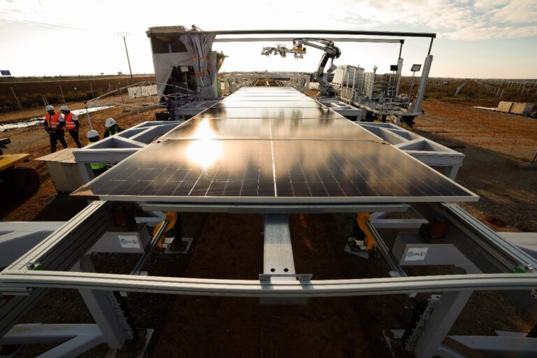 EDP tests a pilot project in Spain to automate the construction of PV ...