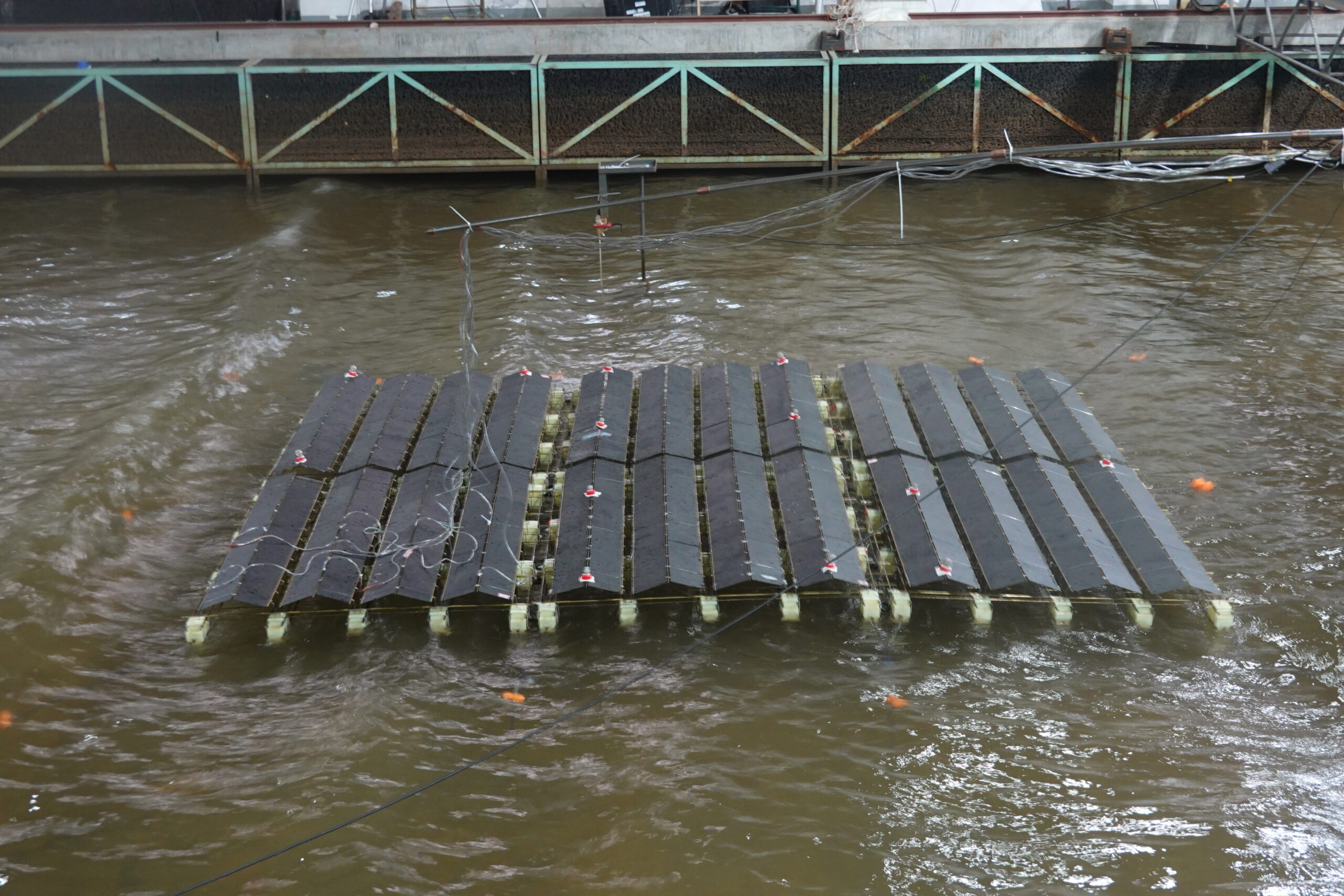 Floating PV system designed for offshore waters can withstand waves up ...