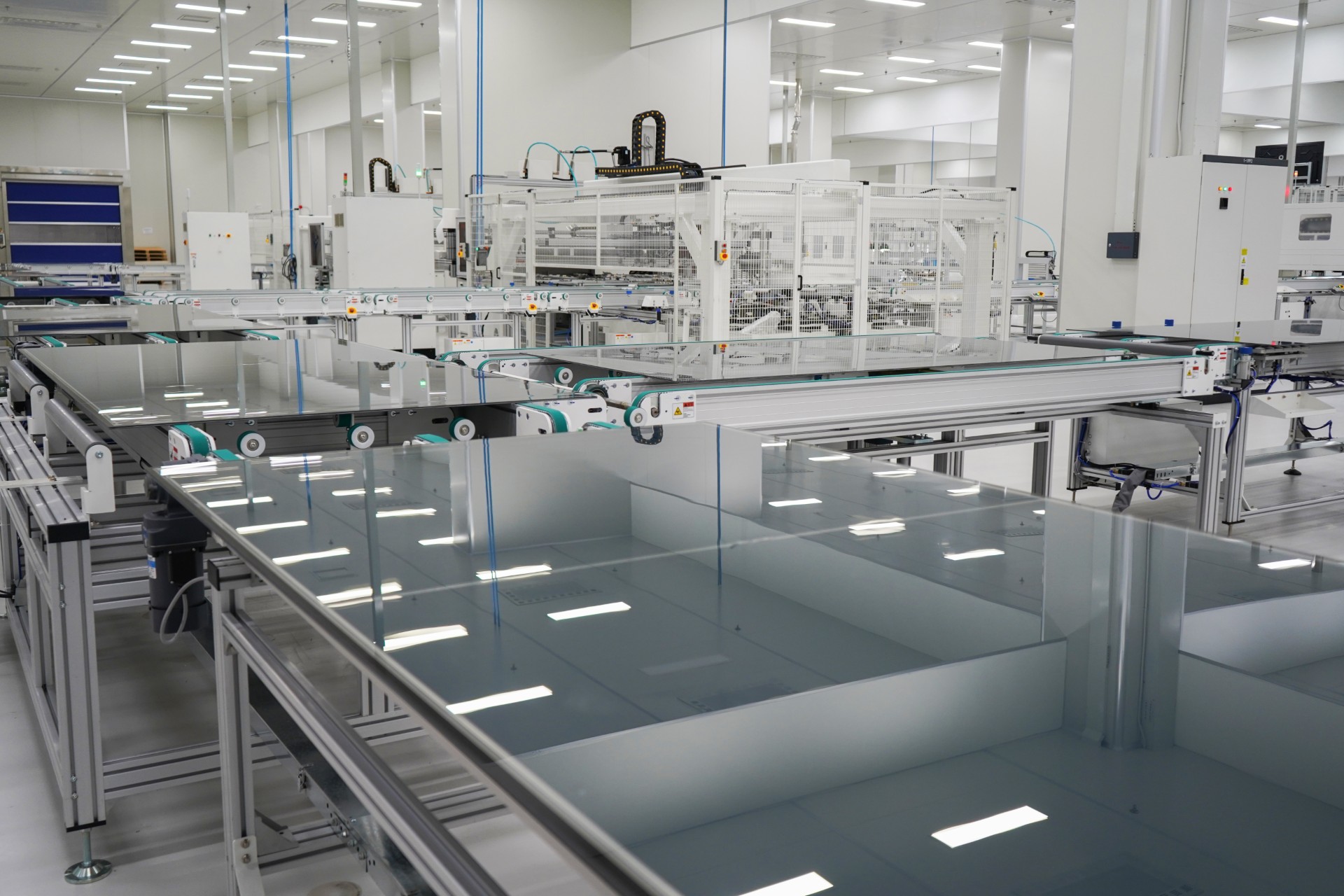 UtmoLight unveils 450 W perovskite solar module with 16.1% efficiency ...