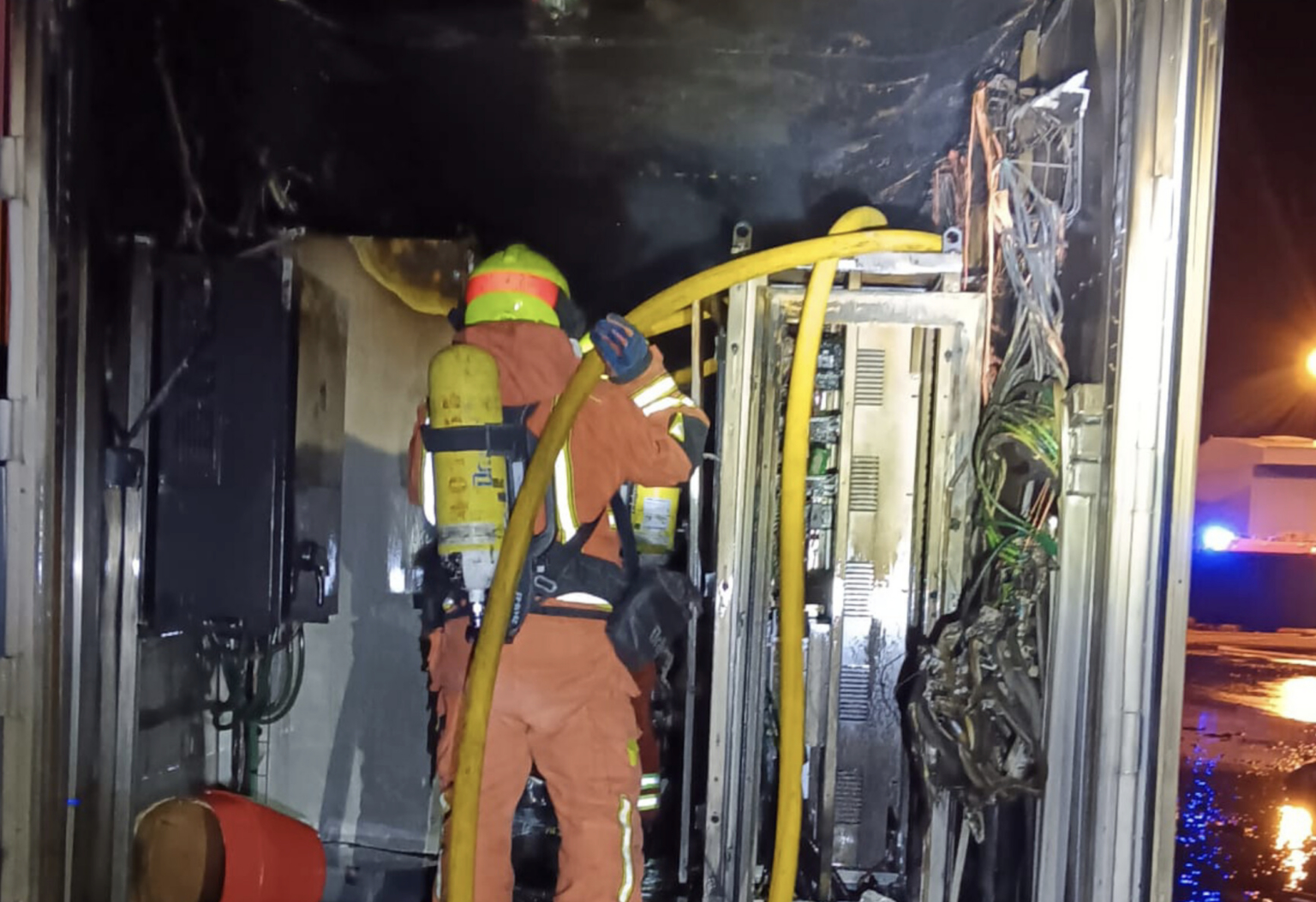 Firefighter injured in solar-plus-storage explosion and fire in Spain ...