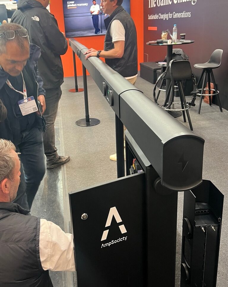 Cow poop (and more) on the floor at Intersolar – pv magazine International