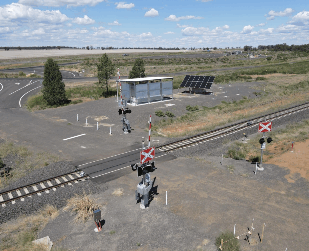 Inland Rail deploys solar-powered level crossings in Australia - pv ...