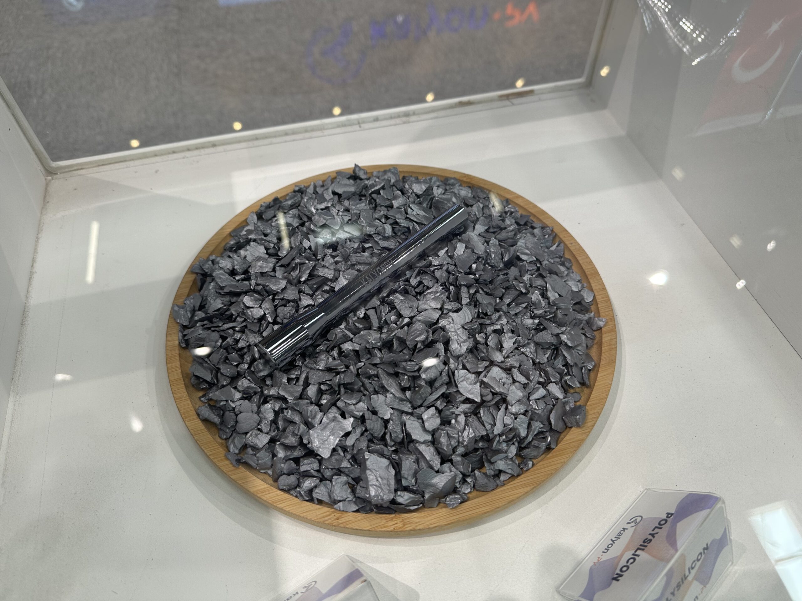 Chinese PV Industry Brief: Polysilicon prices continue to edge lower ...